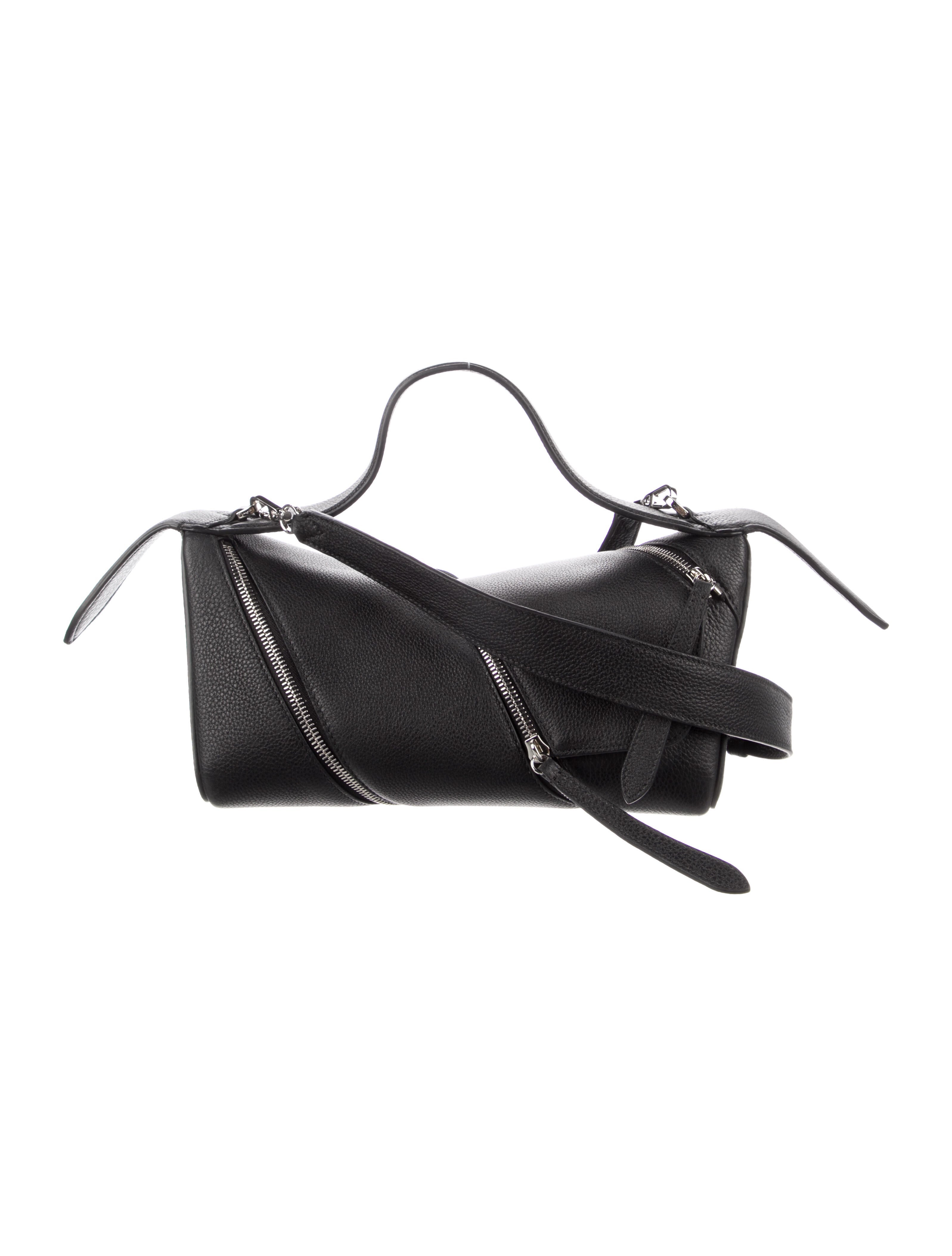 Alaïa Le Zip Leather Shoulder Bag w/Tags - Black Shoulder Bags ...