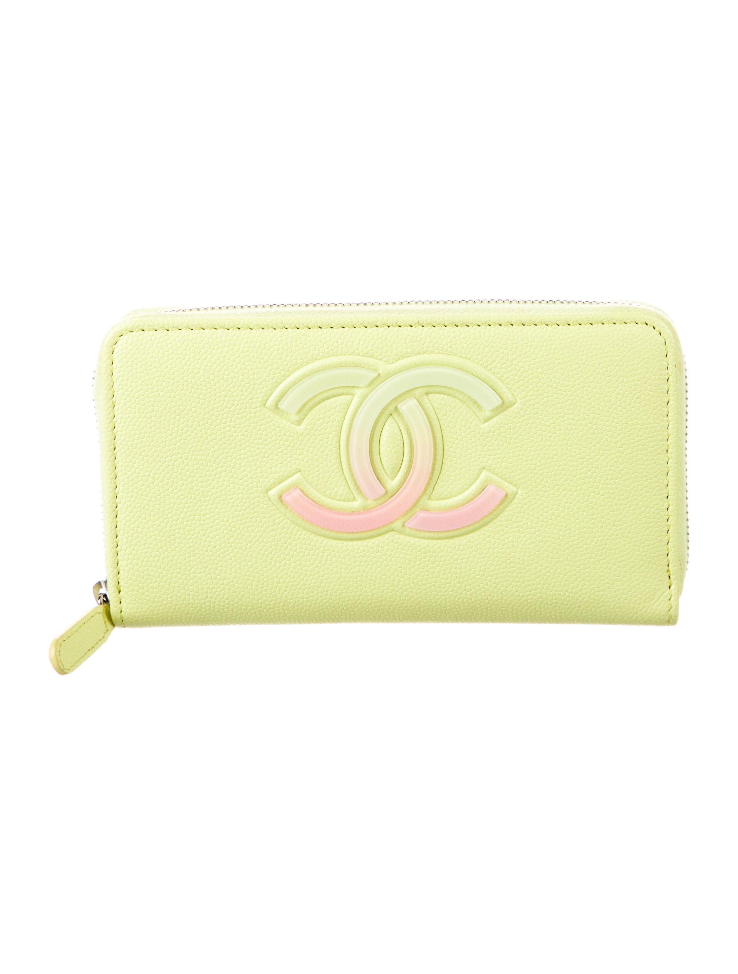 Chanel 2019 Interlocking CC Logo Continental Wallet - Green Wallets ...