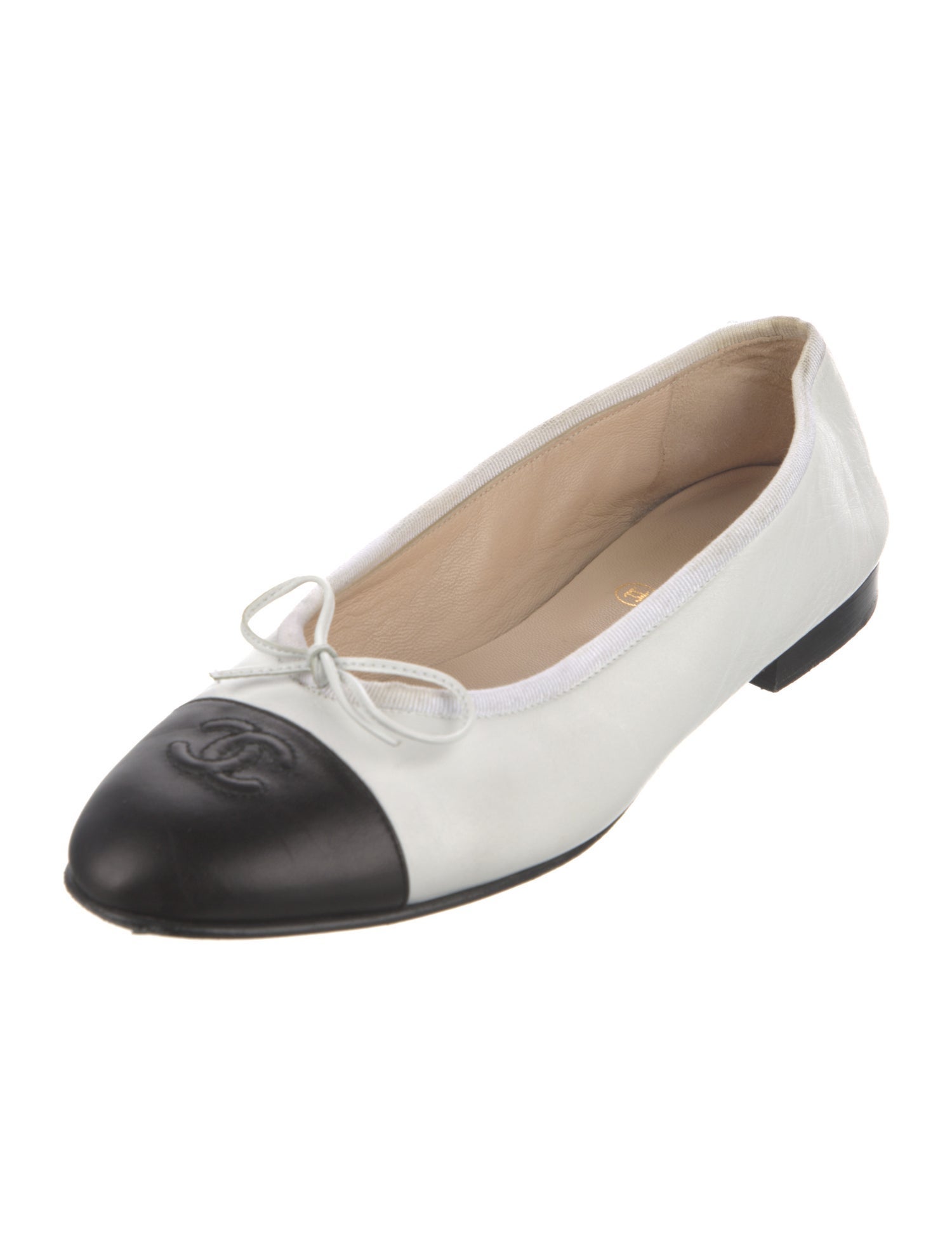 Chanel Interlocking CC Logo Leather Flats - Neutrals Flats, Shoes ...