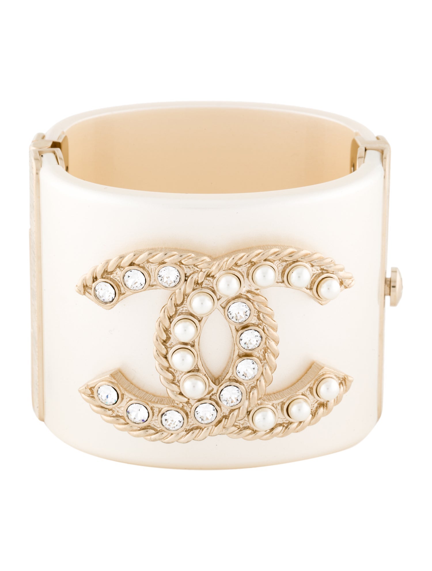 Chanel cuff bracelet 2020 store