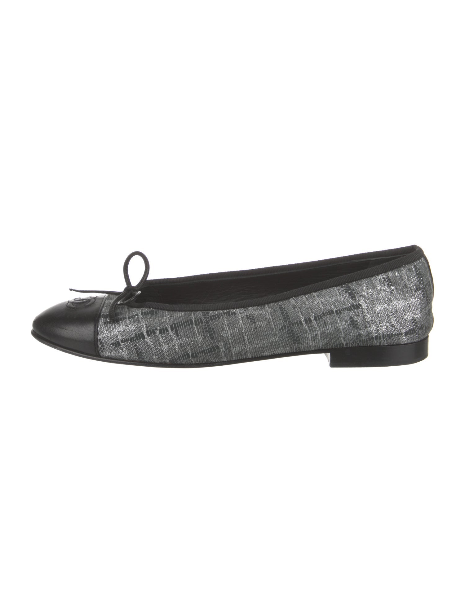 Chanel Interlocking CC Logo Canvas Ballet Flats - Black Flats, Shoes ...