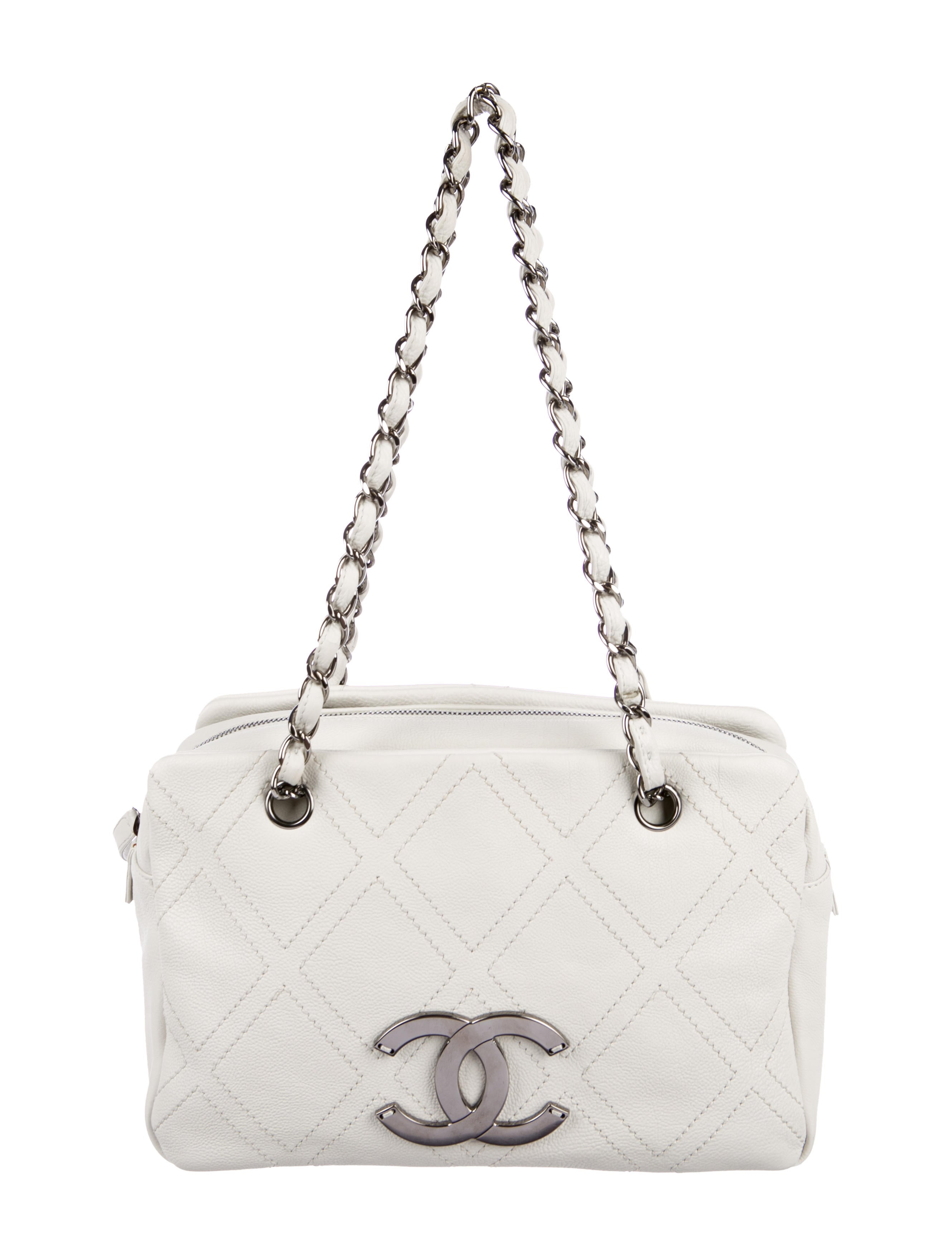 Chanel Diamond Stitch Shoulder Bag - Handbags - CHA321377 | The RealReal