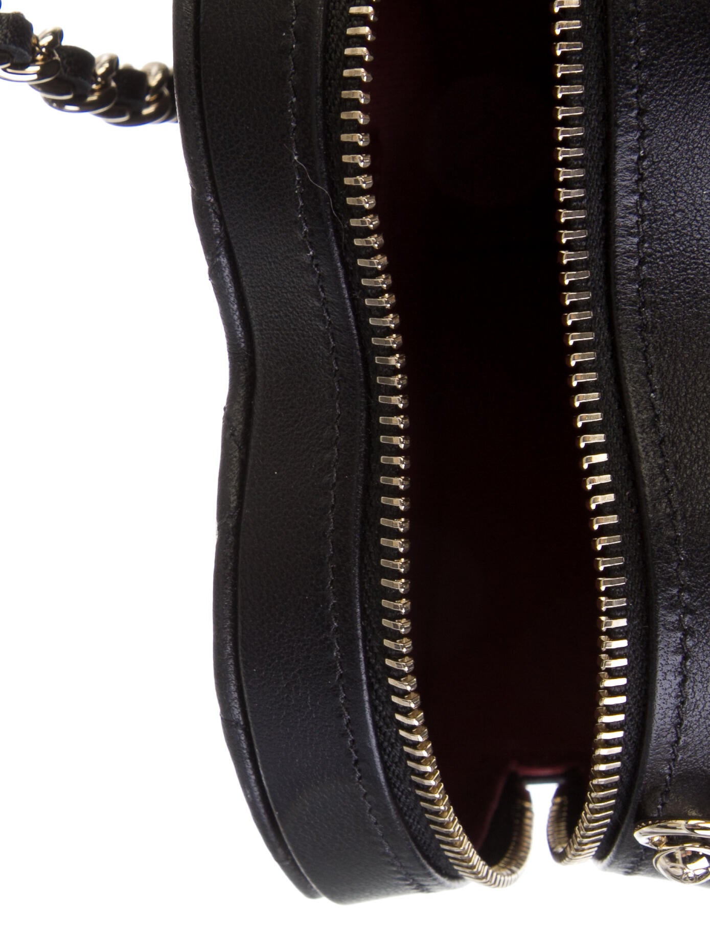 Chanel 2022 CC in Love Mini Heart Bag - Black Mini Bags, Handbags ...