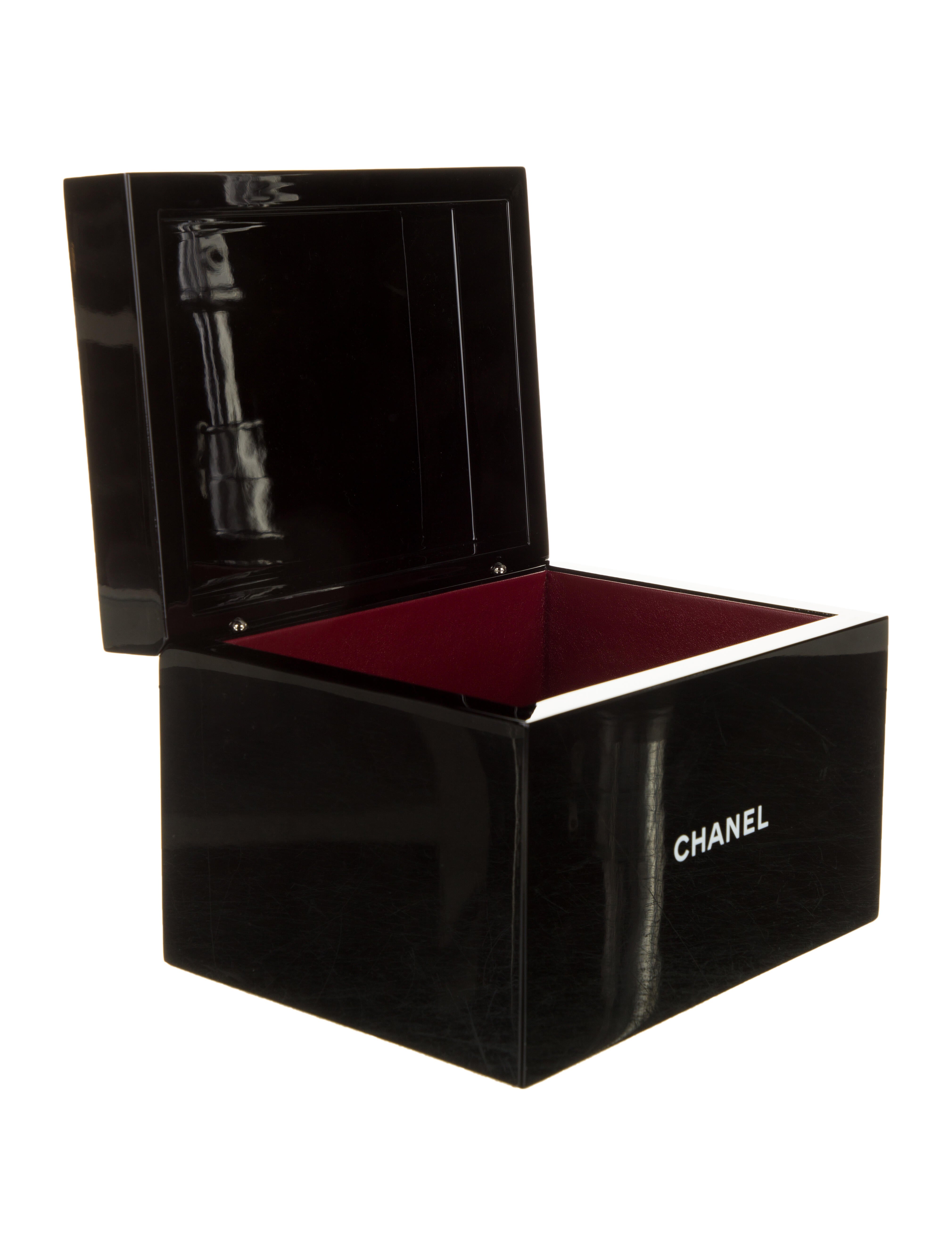 Chanel La Boîte Laquée Beauty Box - Black Decorative Accents, Decor ...