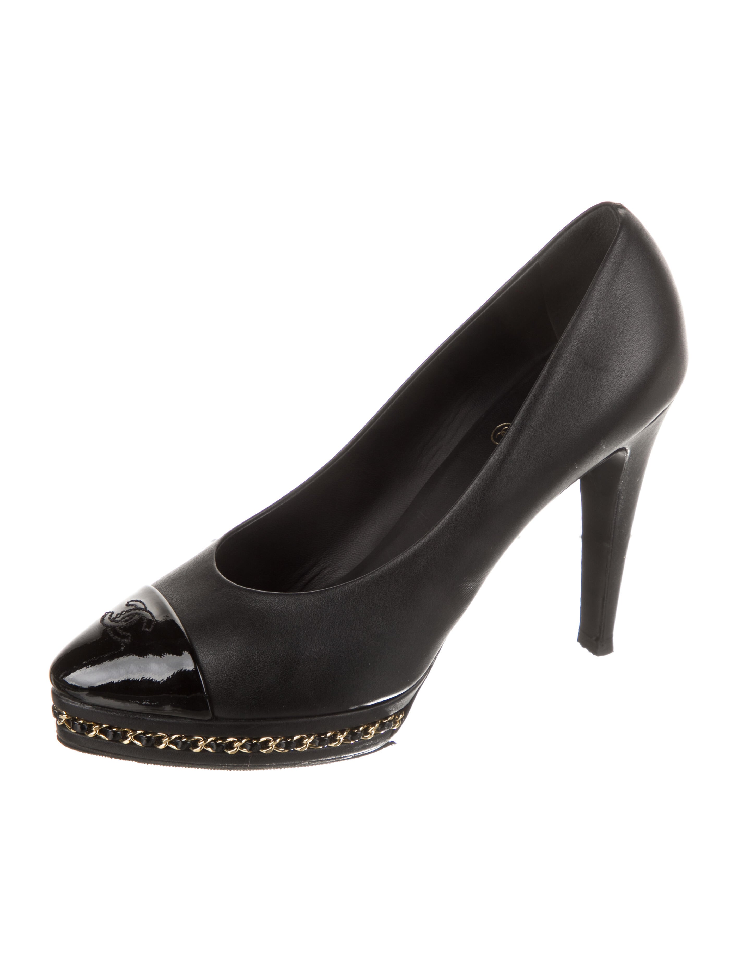 Chanel Interlocking CC Logo Leather Pumps - Black Pumps, Shoes ...