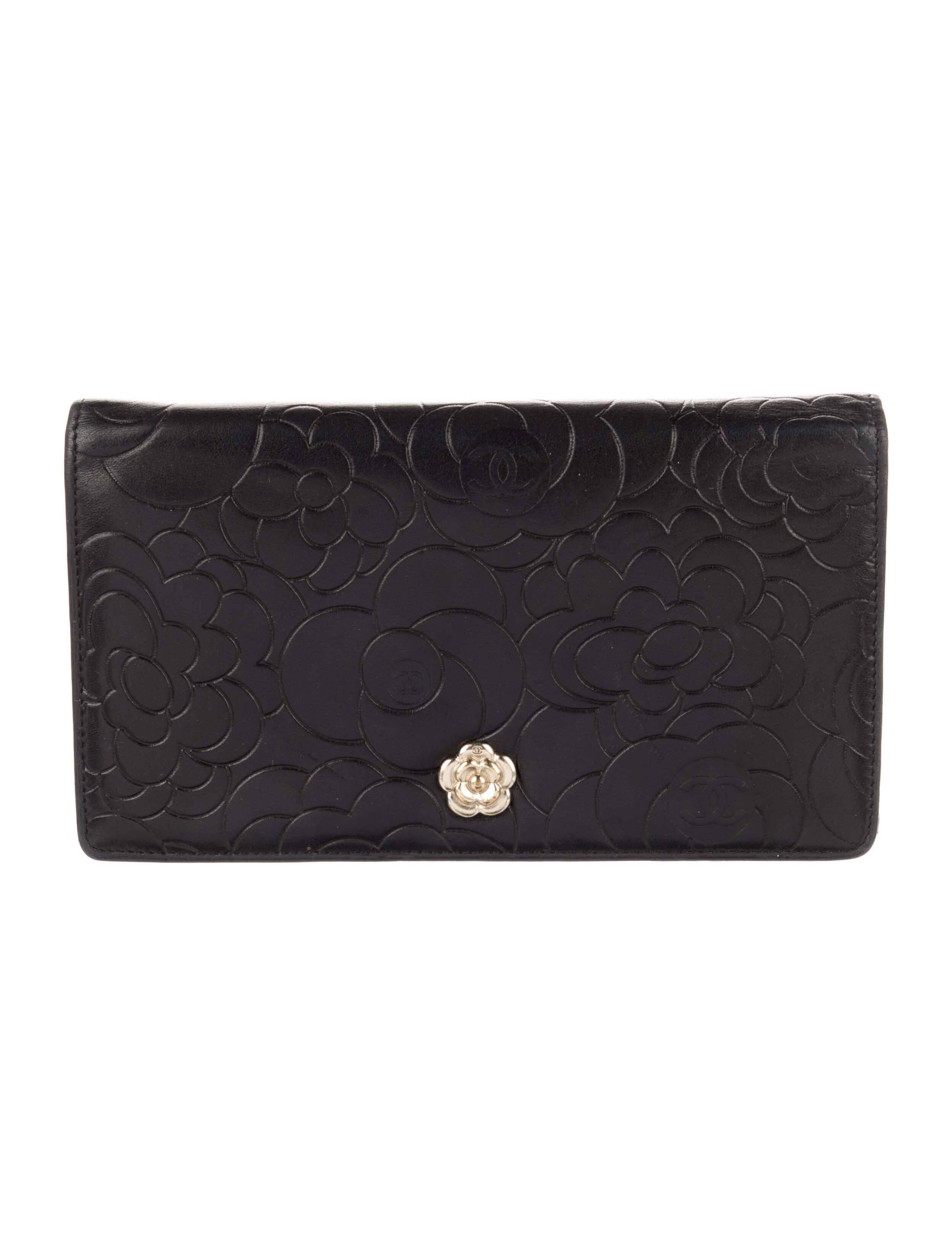 Chanel Interlocking CC Logo Leather Continental Wallet - Black Wallets ...