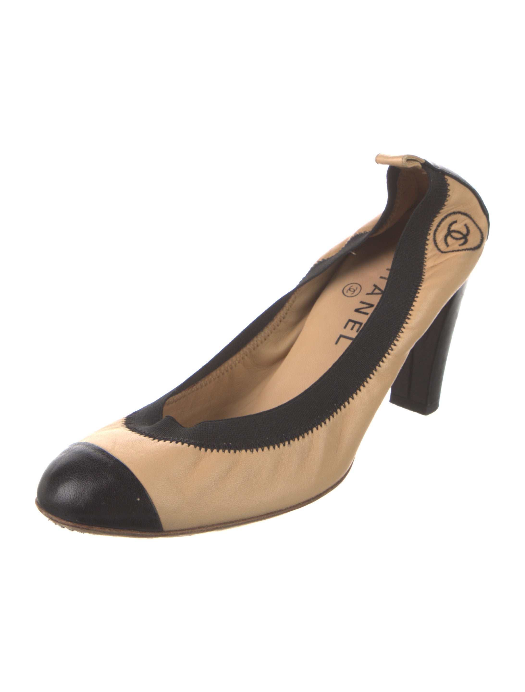 Chanel Interlocking CC Logo Leather Pumps - Black Pumps, Shoes ...