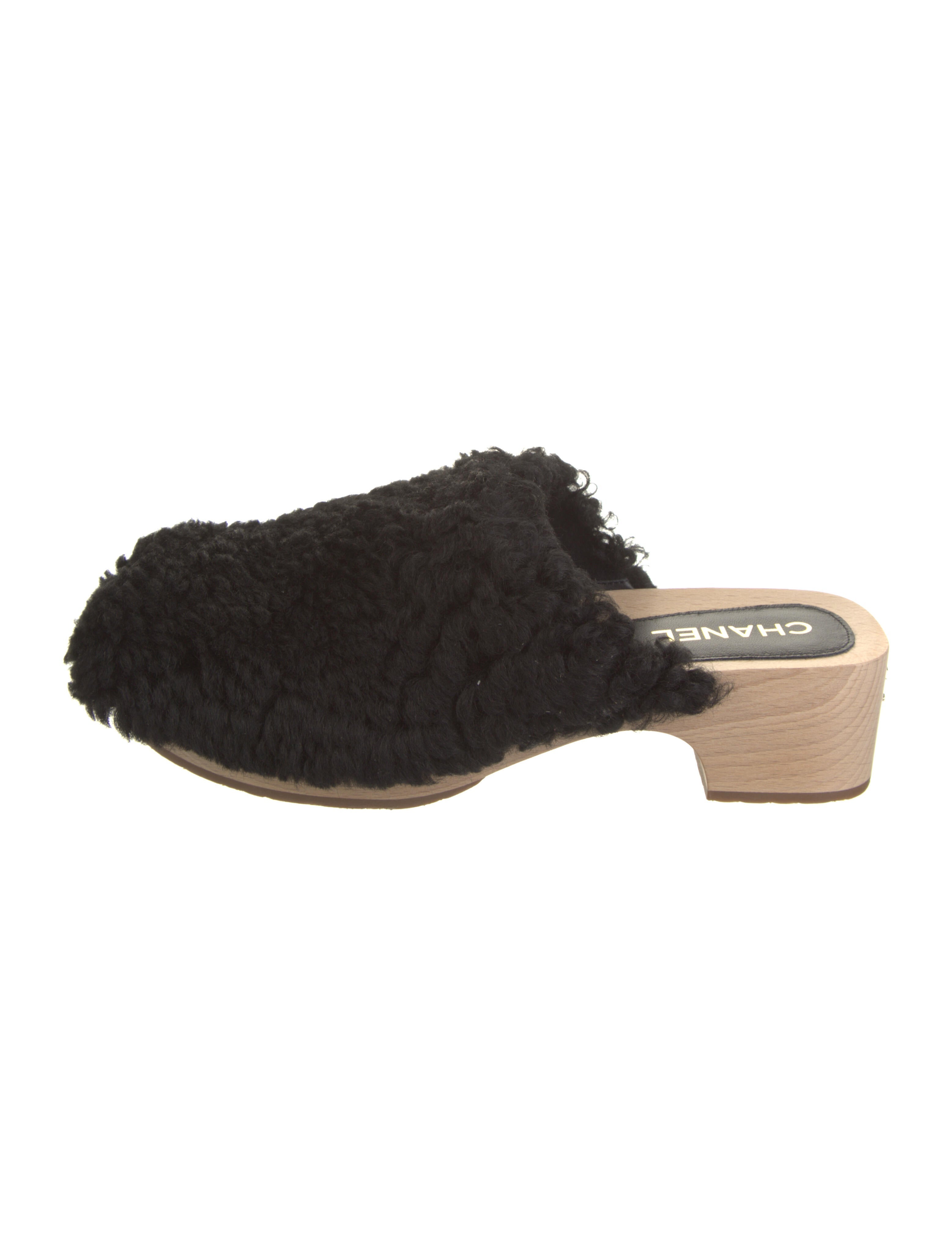 Chanel 2022 Interlocking CC Logo Mules - Black Pumps, Shoes - CHA928133 ...