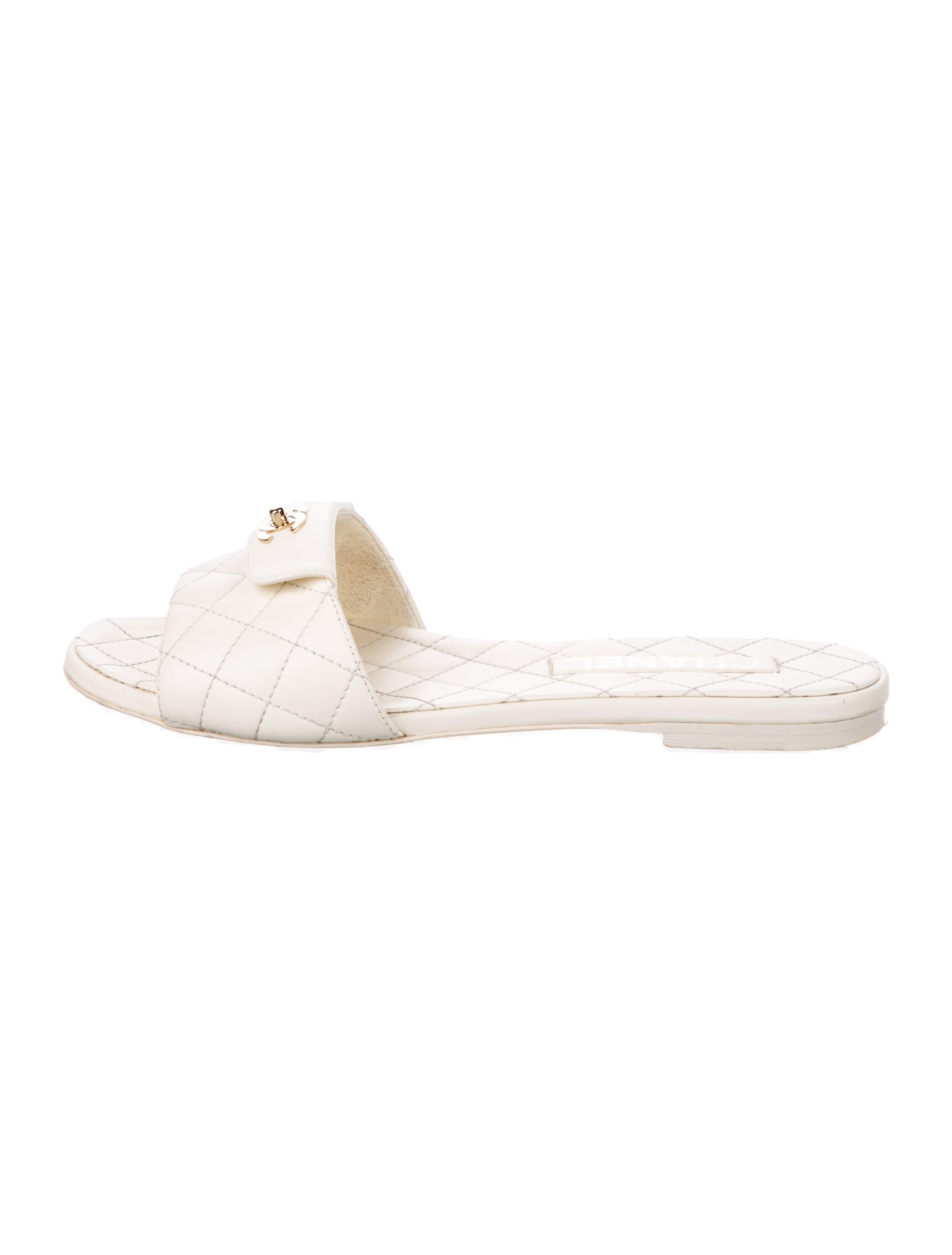 Chanel Interlocking CC Logo Leather Slides - Neutrals Sandals, Shoes ...