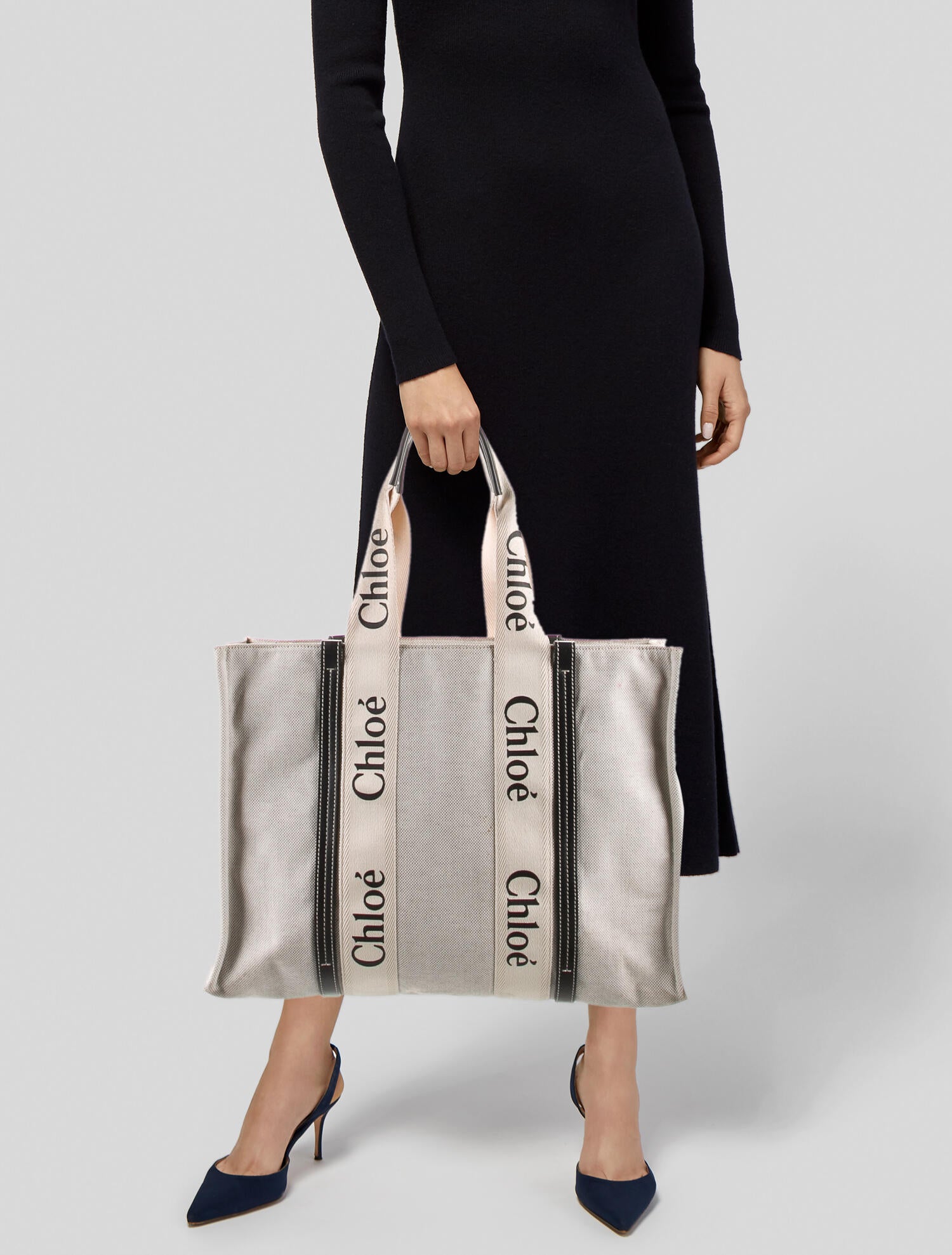 Chloé Medium Woody Tote - Blue Totes, Handbags - CHL261770 | The RealReal