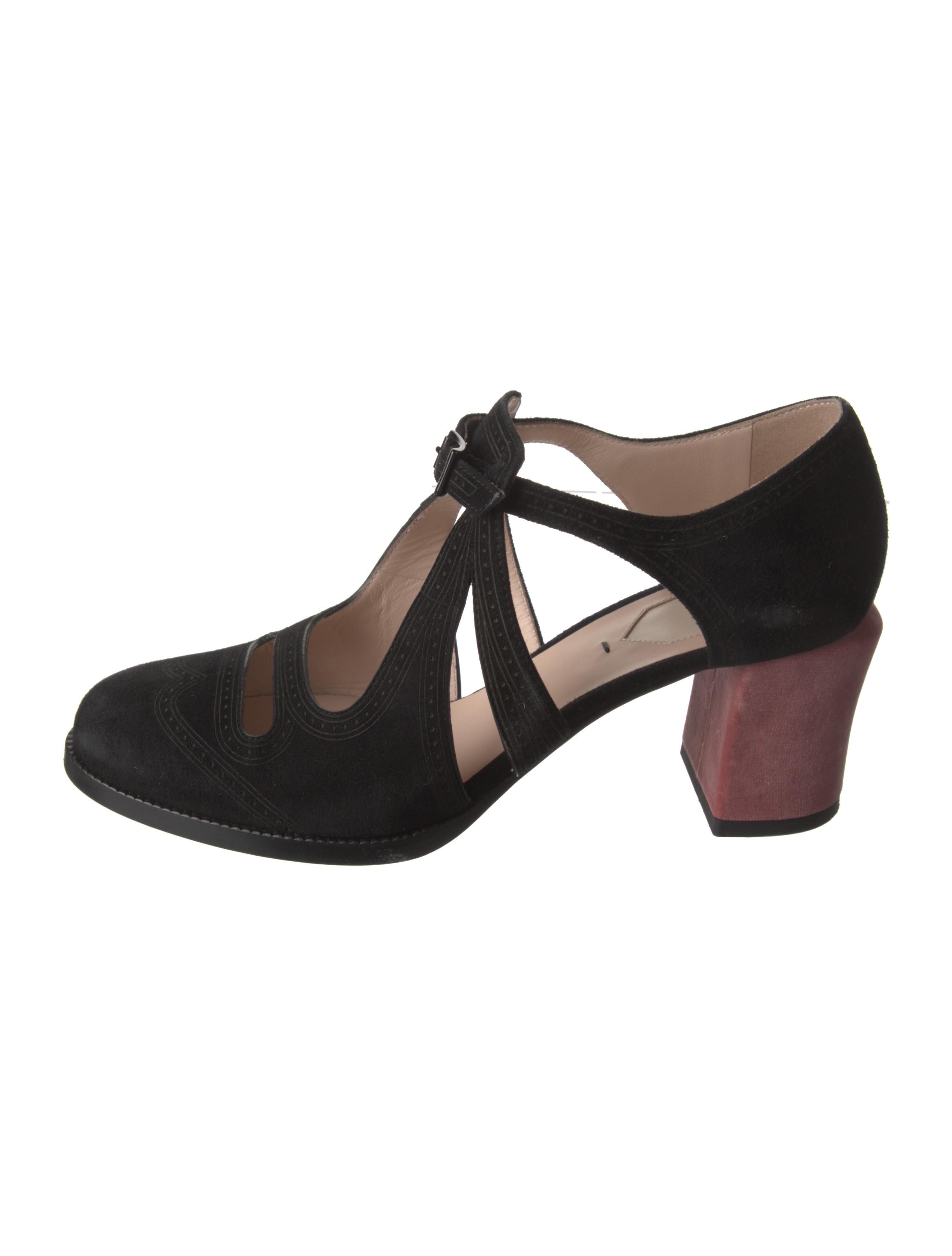 Fendi Raffia Platform Pumps - Black Pumps, Shoes - FEN56336 | The RealReal