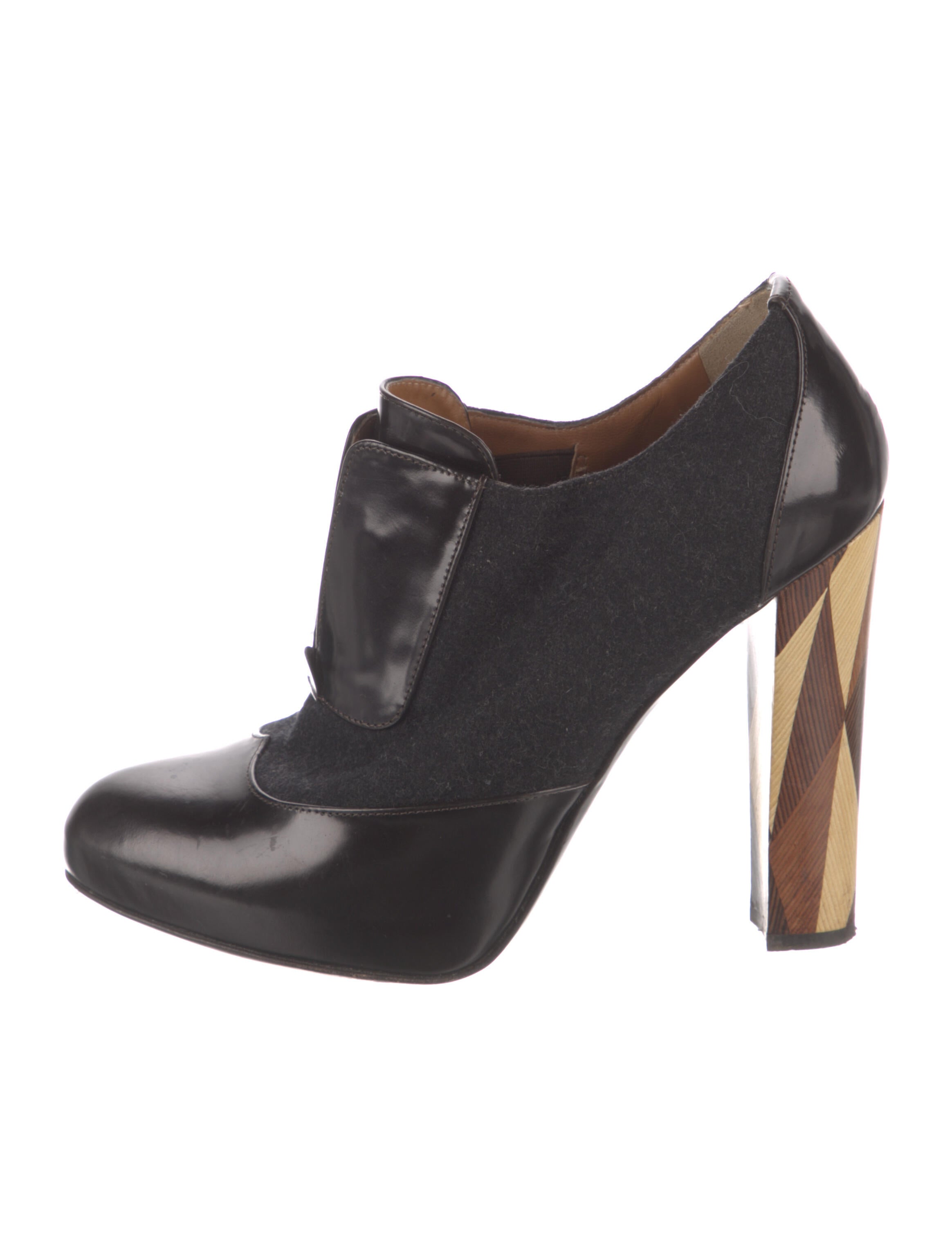 Fendi Raffia Platform Pumps - Black Pumps, Shoes - FEN56336 | The RealReal