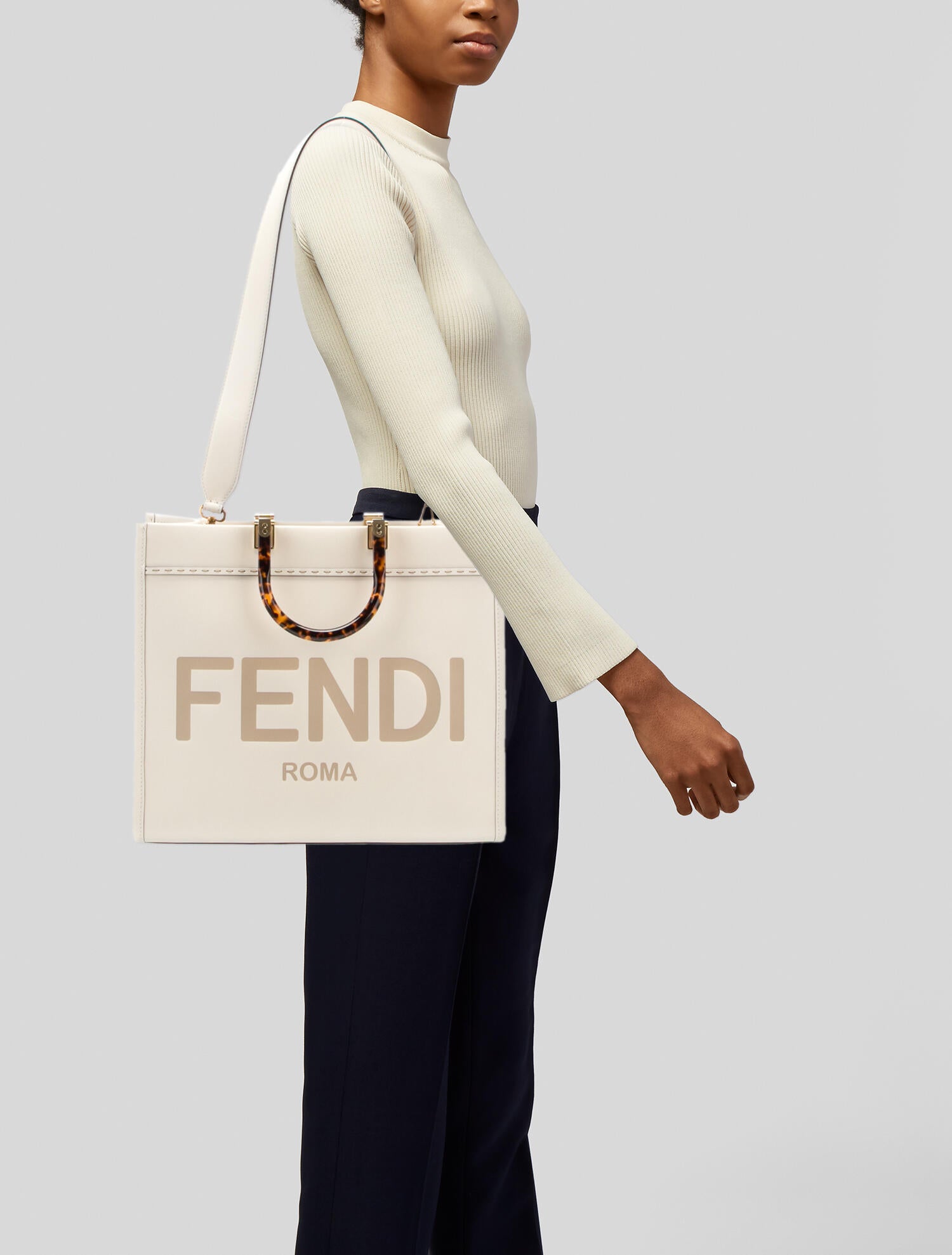 Fendi 2022 Medium Sunshine Shopper Tote - Pink Totes, Handbags ...