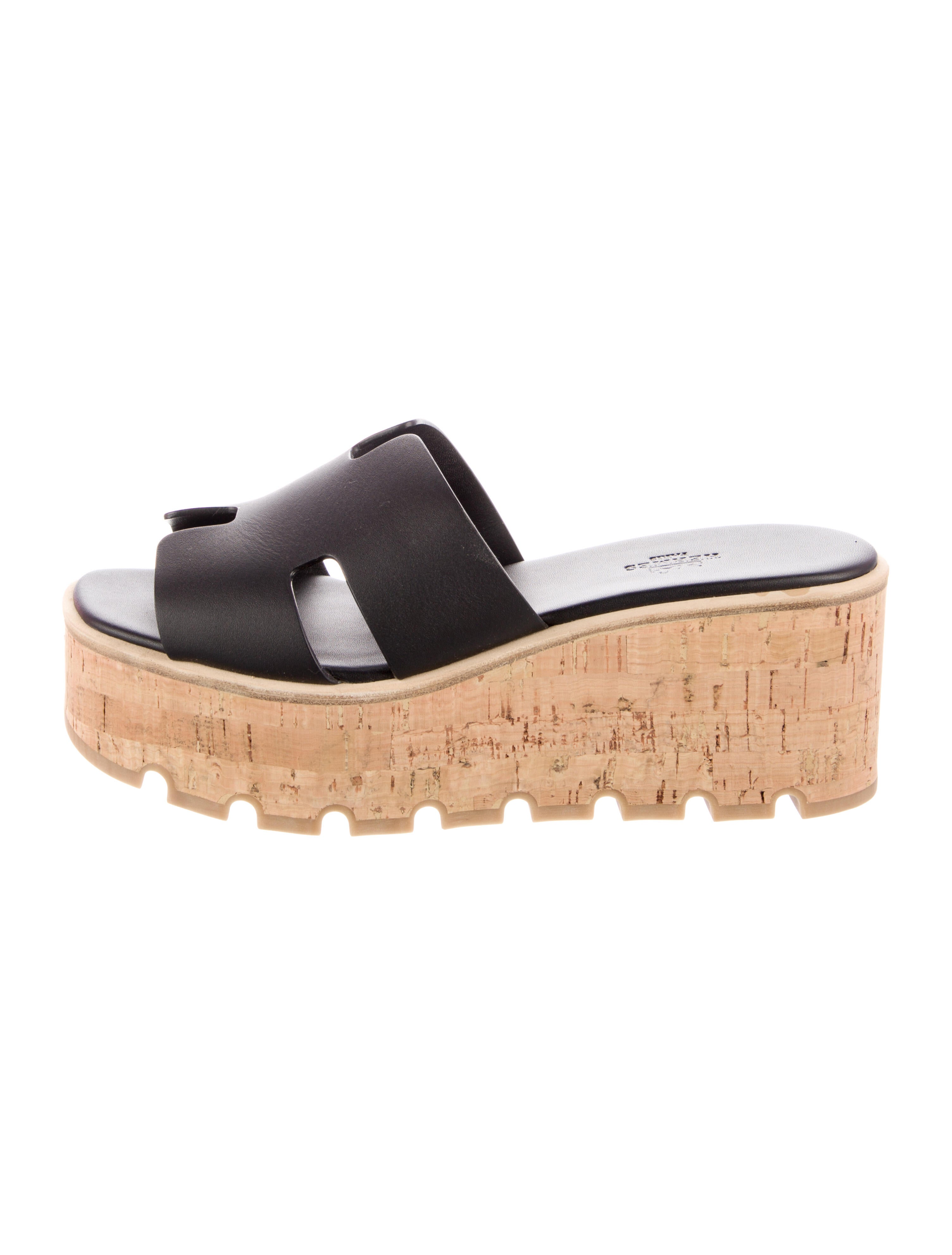 Hermès Eze Leather Slides - Black Sandals, Shoes - HER508339 | The RealReal