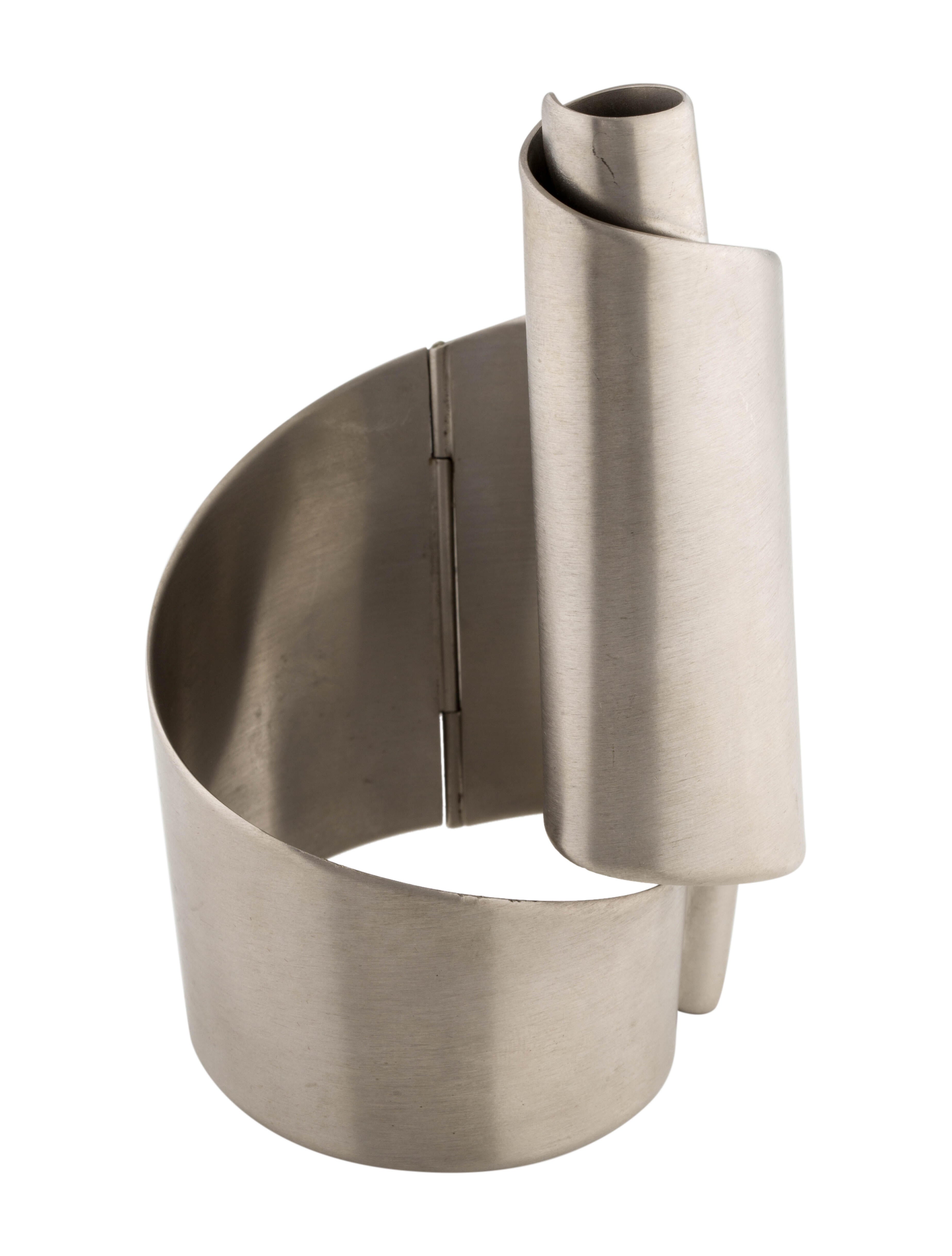 Louis Vuitton Sculpted Hinge Cuff - Brass Cuff, Bracelets - LOU647794 ...