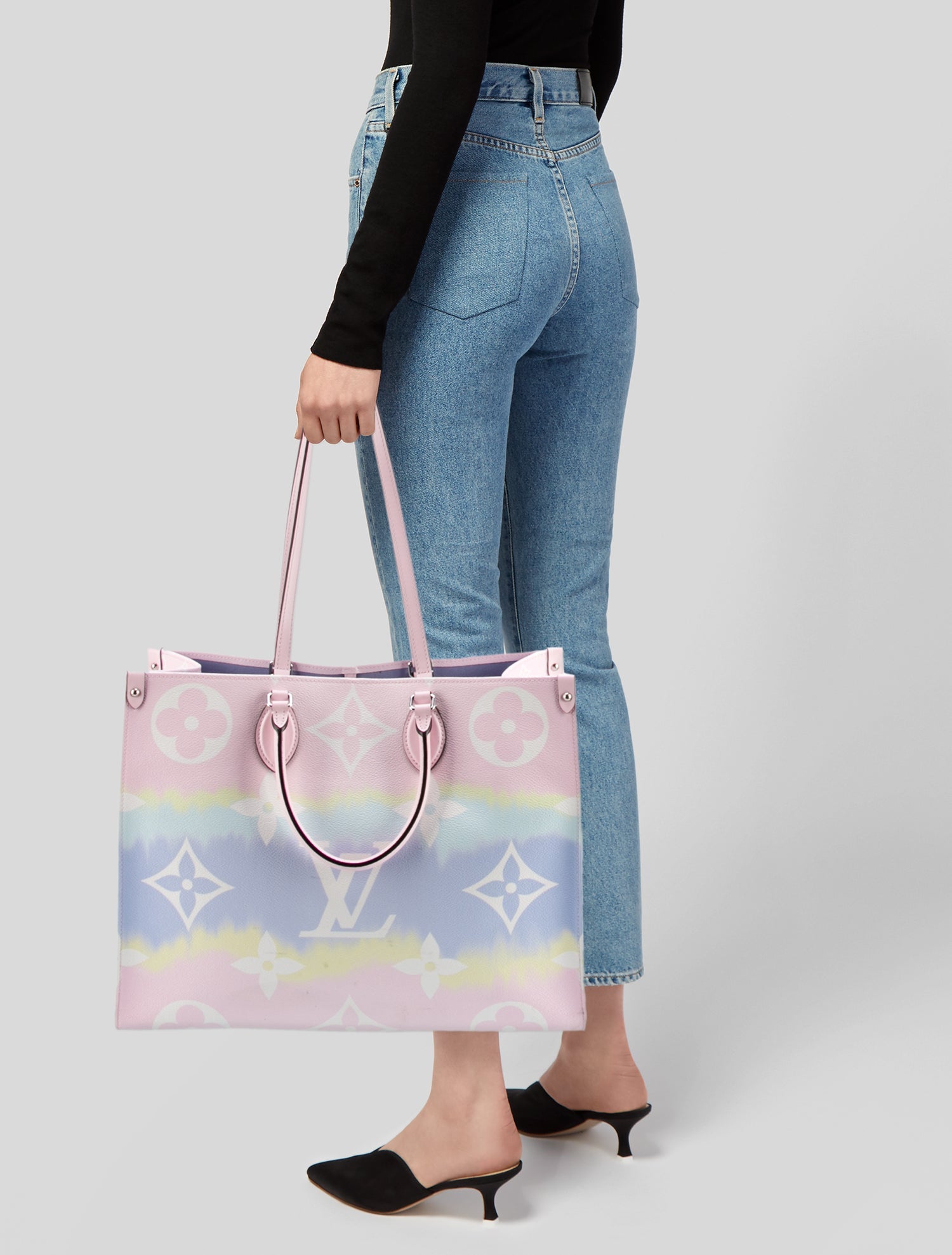 Louis Vuitton Giant Monogram OntheGo By The Pool GM - Neutrals Totes ...