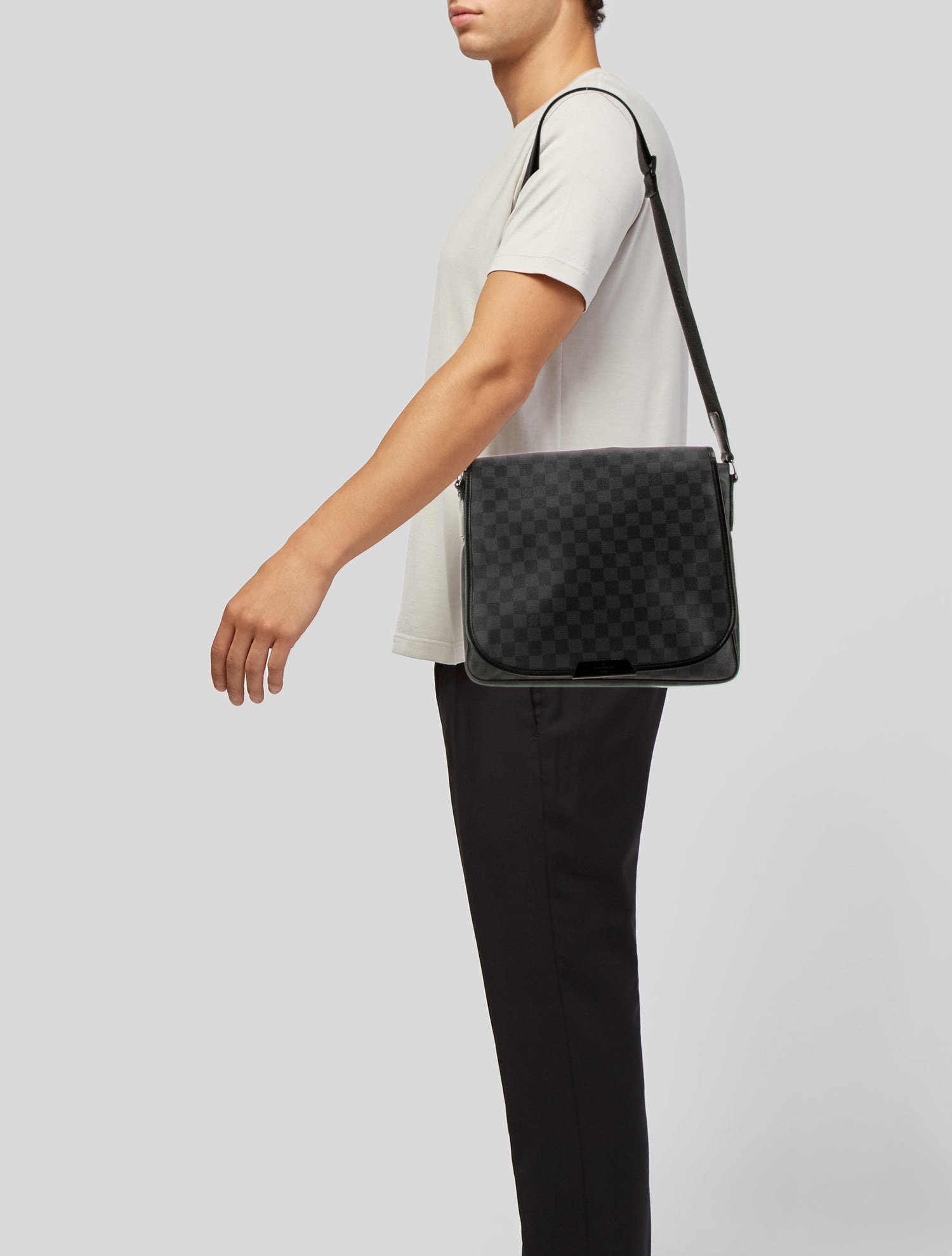 Louis Vuitton Damier Graphite District PM Vintage - Grey Messenger Bags ...