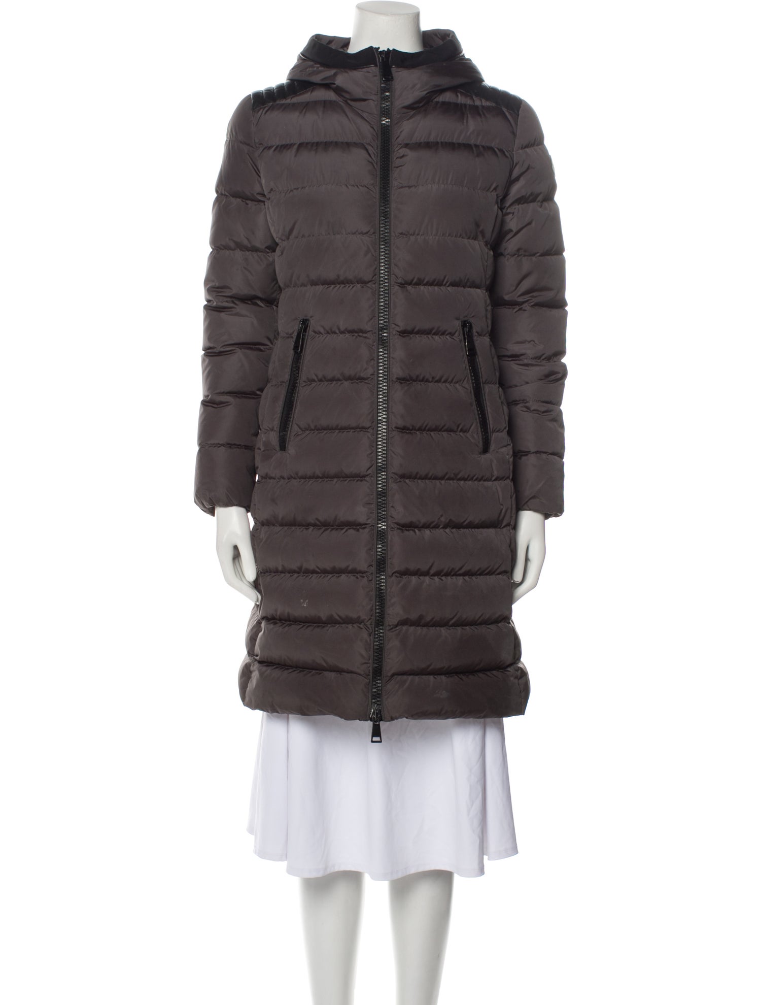 Moncler taleve store