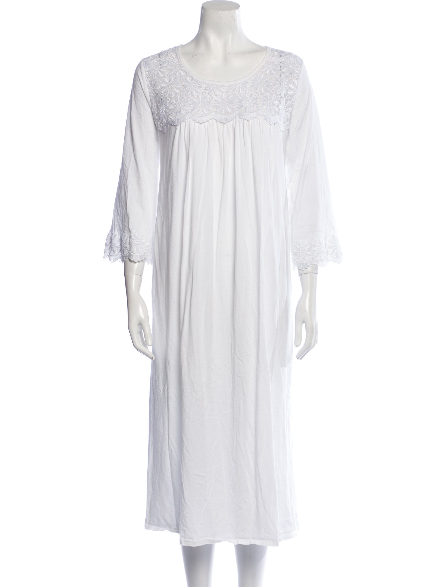 Oscar de la Renta Scalloped Accent Nightgown - Neutrals Loungewear ...