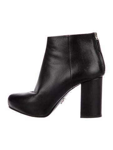 Prada Women | The RealReal