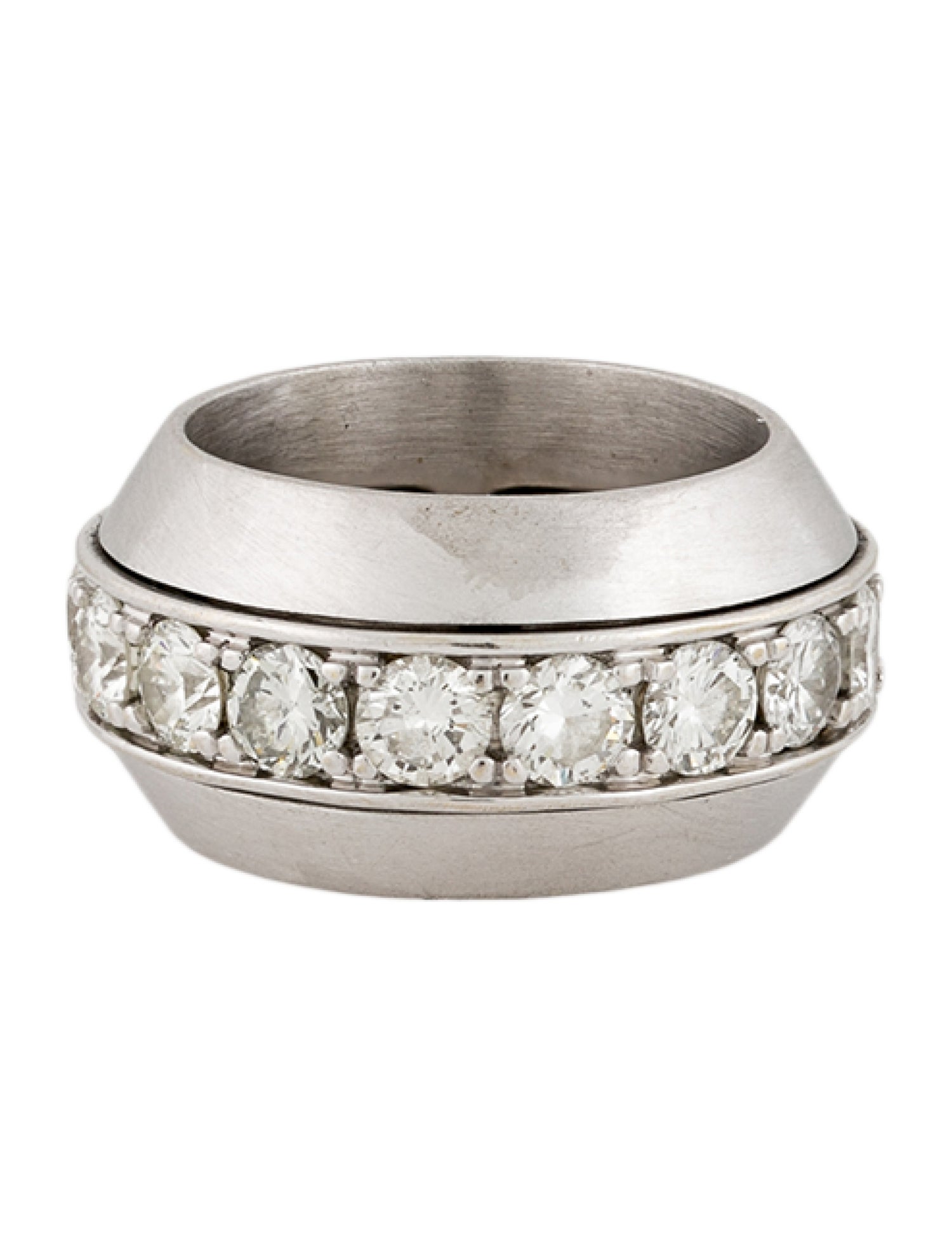 Suzy Landa | The RealReal