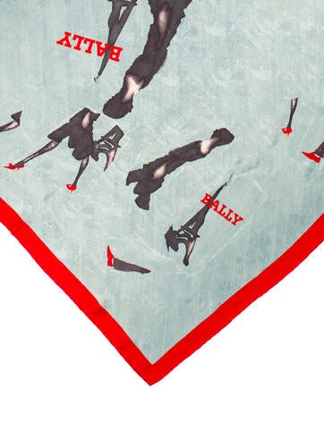 Scarves and Shawls | The RealReal