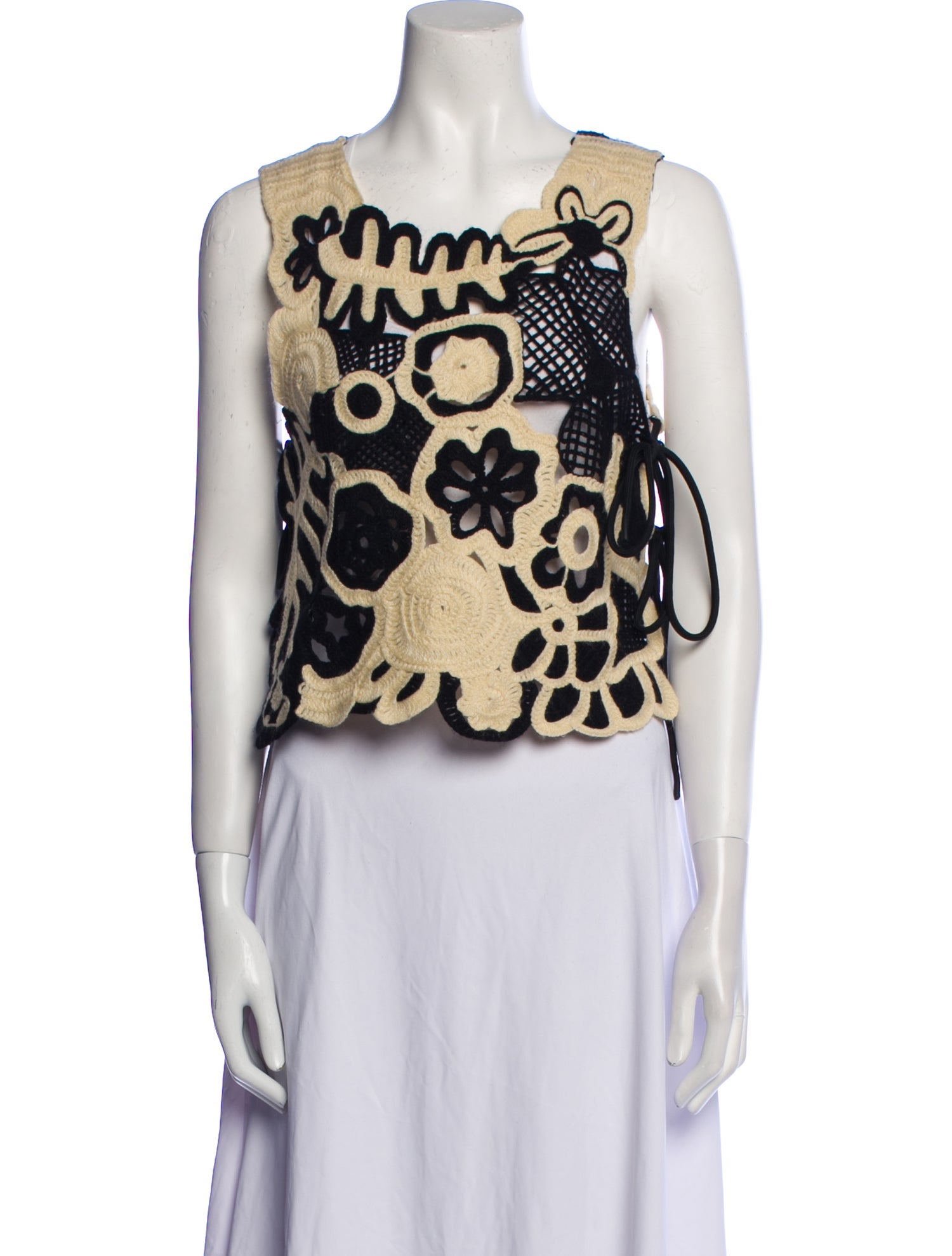 Farm Rio Printed Scoop Neck Crop Top - Neutrals Tops, Clothing ...