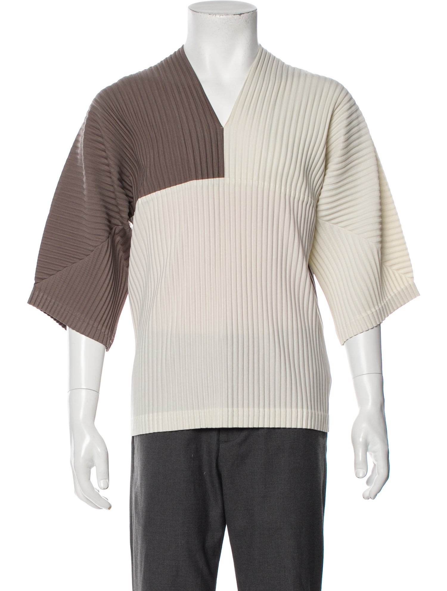 HOMME PLISSÉ ISSEY MIYAKE Colorblock Pattern V-Neck T-Shirt - Neutrals ...