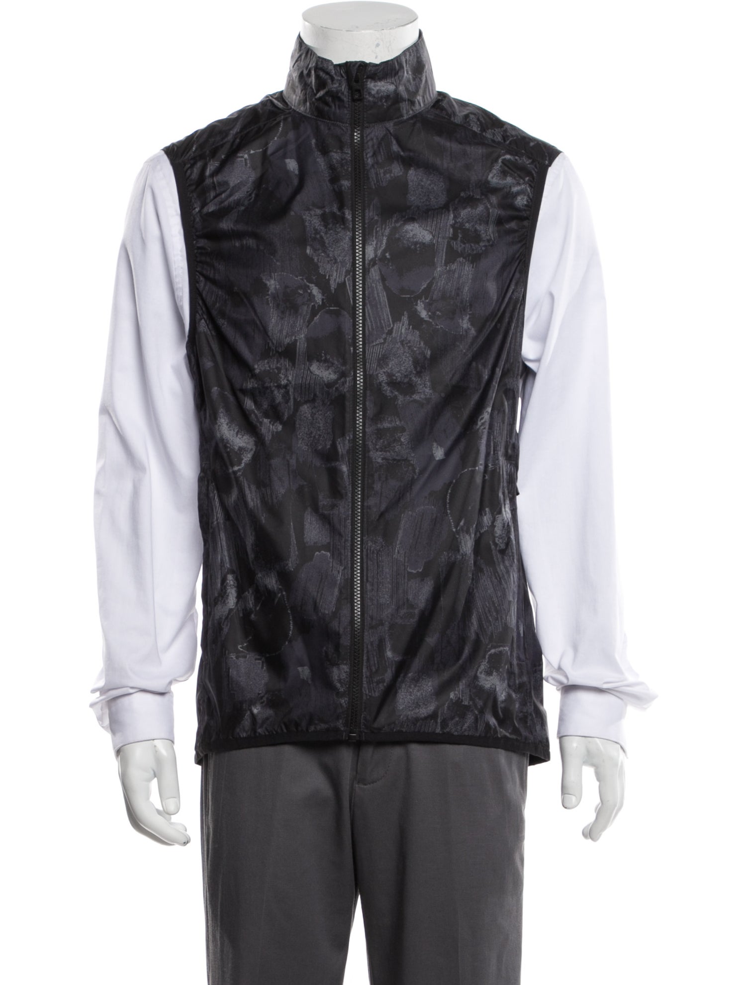J. Lindeberg Vest - Black Outerwear, Clothing - WJLND22243 | The RealReal