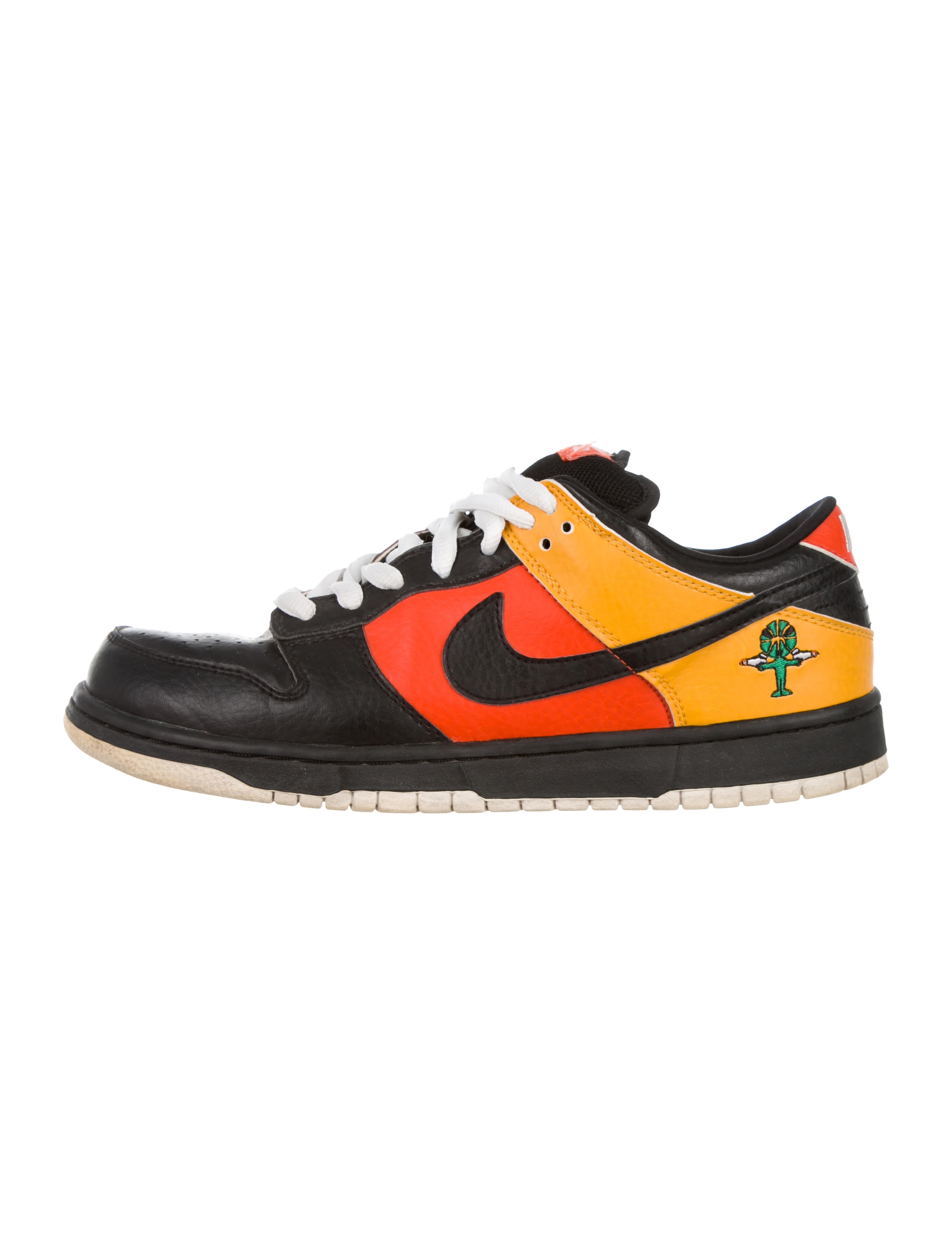 Nike Dunk SB Ray Gun Sneakers - Shoes - WU233846 | The RealReal